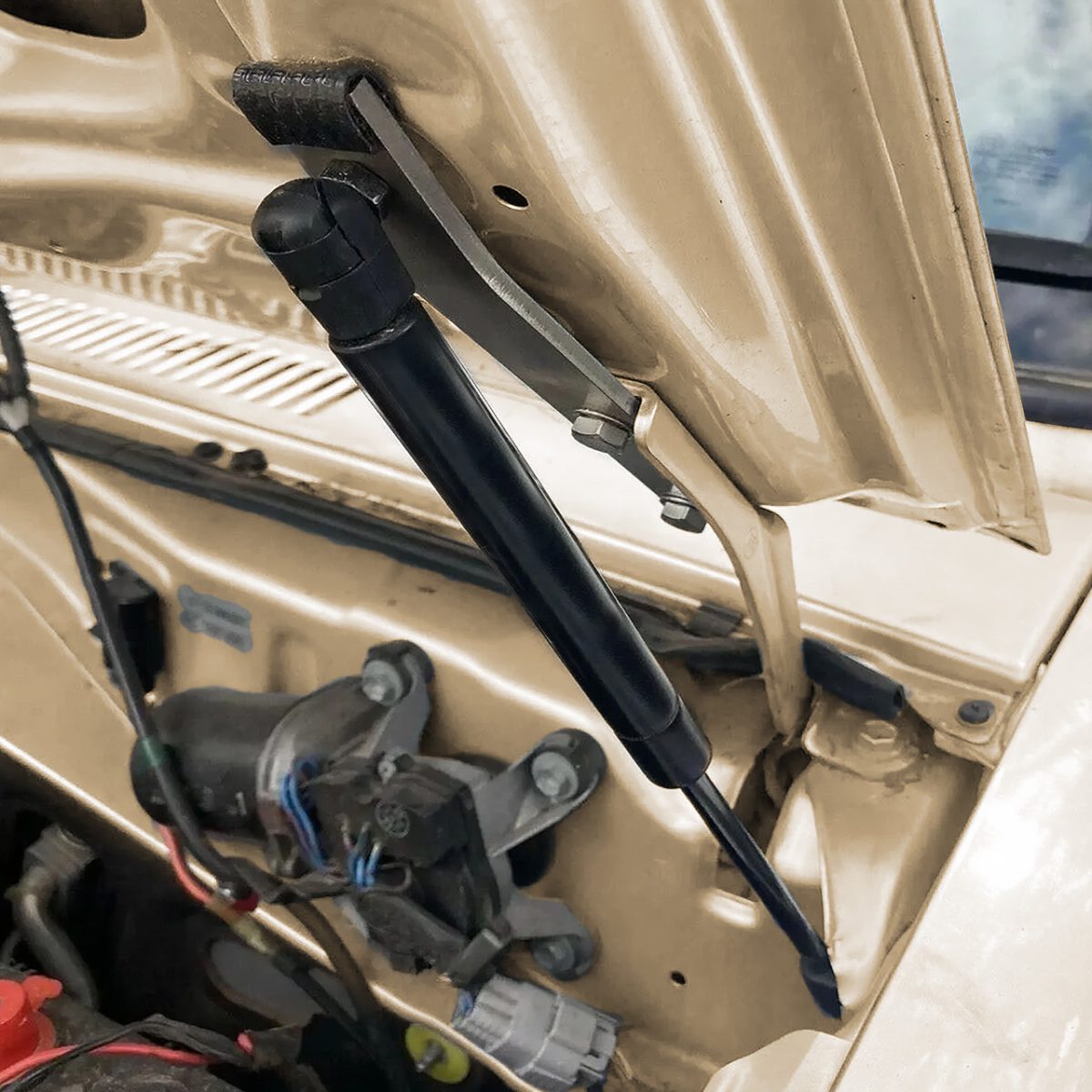 Toyota Land Cruiser 79 (2007-2023) Bonnet Gas Struts – Yuppie Gear