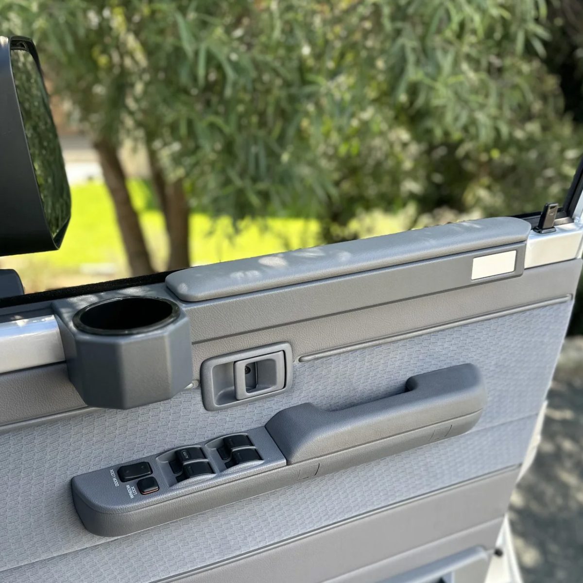 Toyota Land Cruiser 79 2007-2023 Armrests with Cup Holders Grey ...